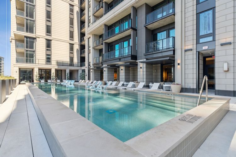 Luxury High-Rise Apartments in Uptown Dallas | Maple Terrace Residences